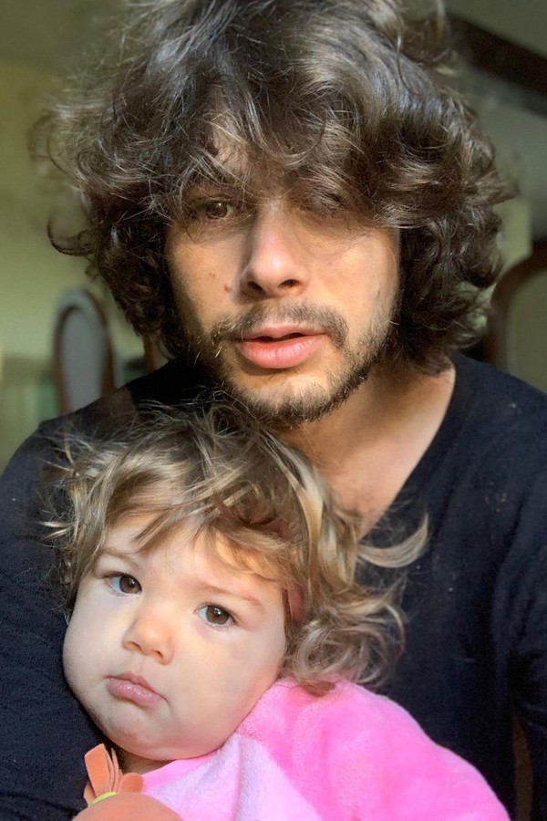 Rafa posa com Clara Maria e fãs pedem reality da família