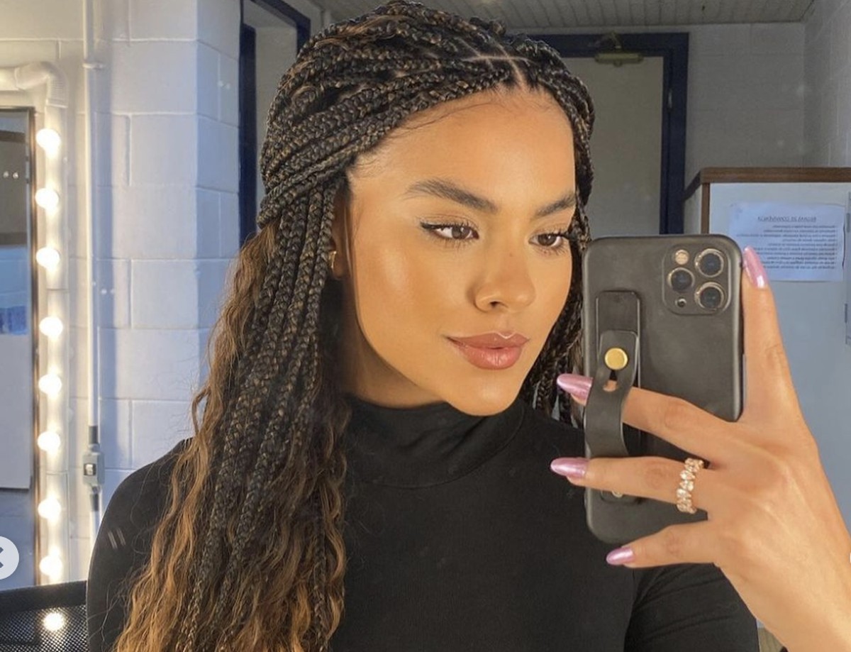 Bella Campos muda o visual e surge deslumbrante de tranças: 'Perfeita'