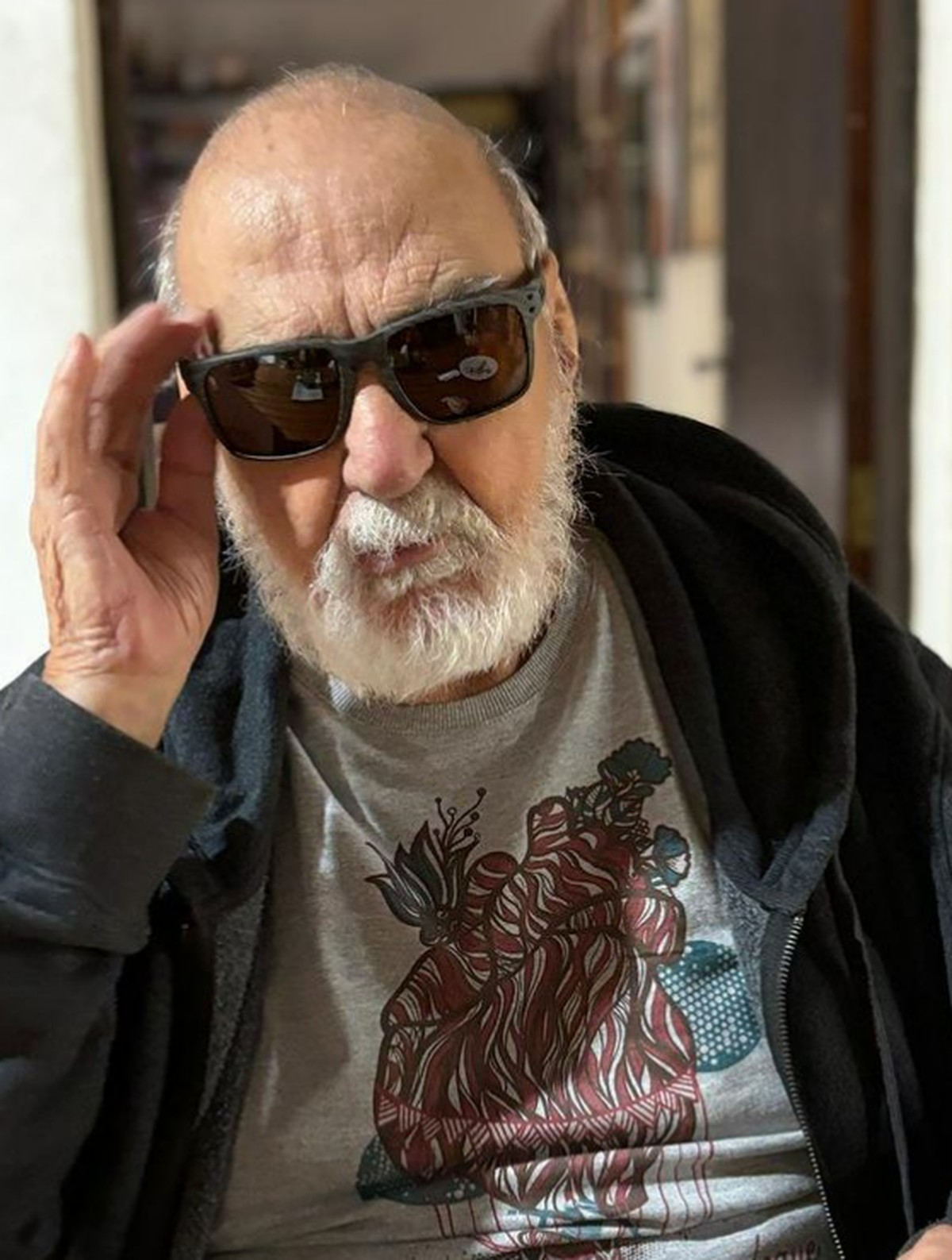 Lima Duarte surge modernoso nas redes sociais e faz brincadeira nas ...