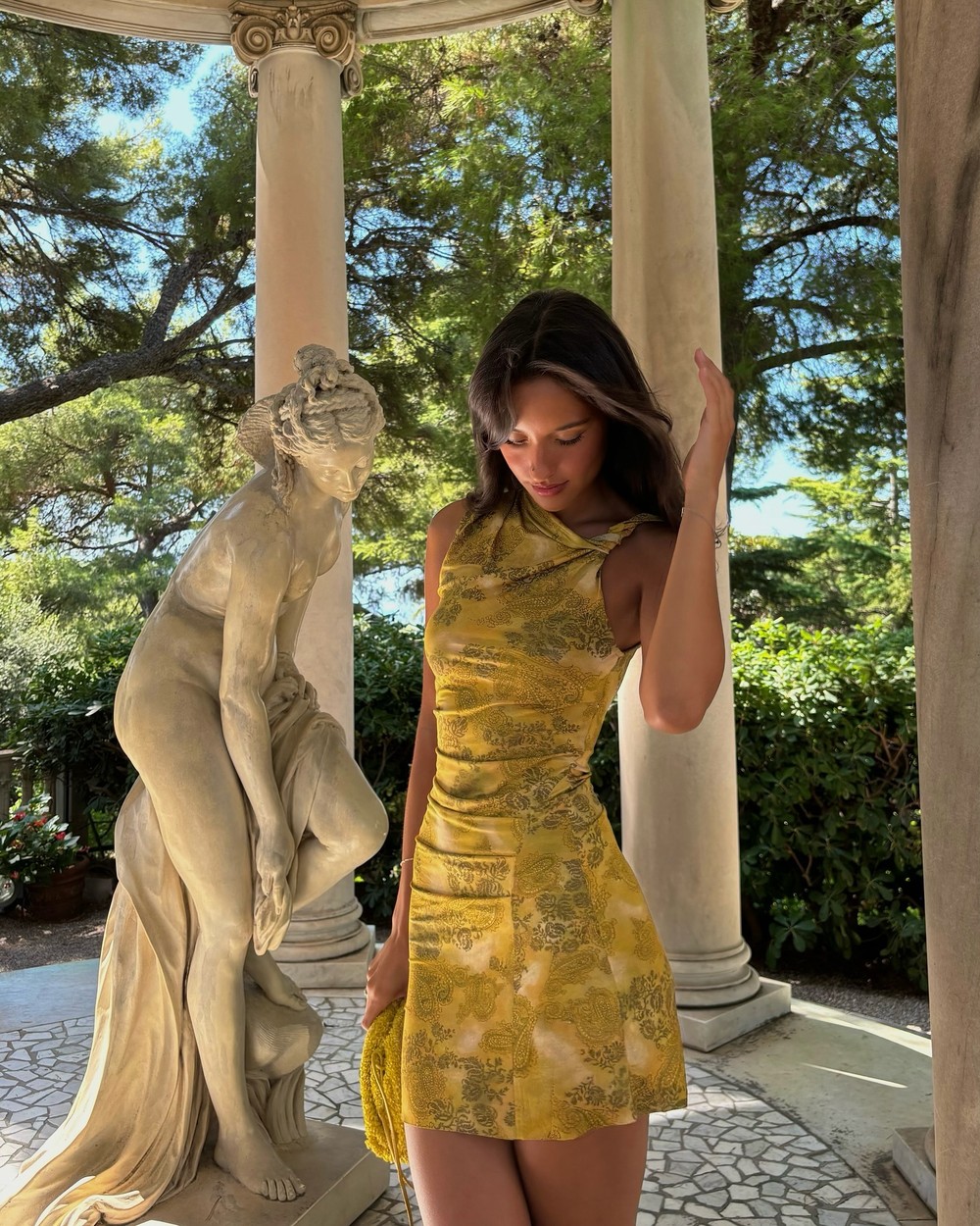 Quem é Alexandra Saint Mleux, namorada do piloto de F1 Charles Leclerc?