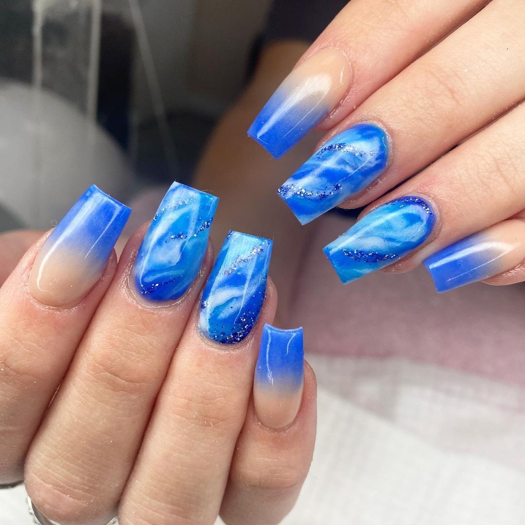 Unha azul: 36 inspirações de esmaltes e nail arts para copiar já