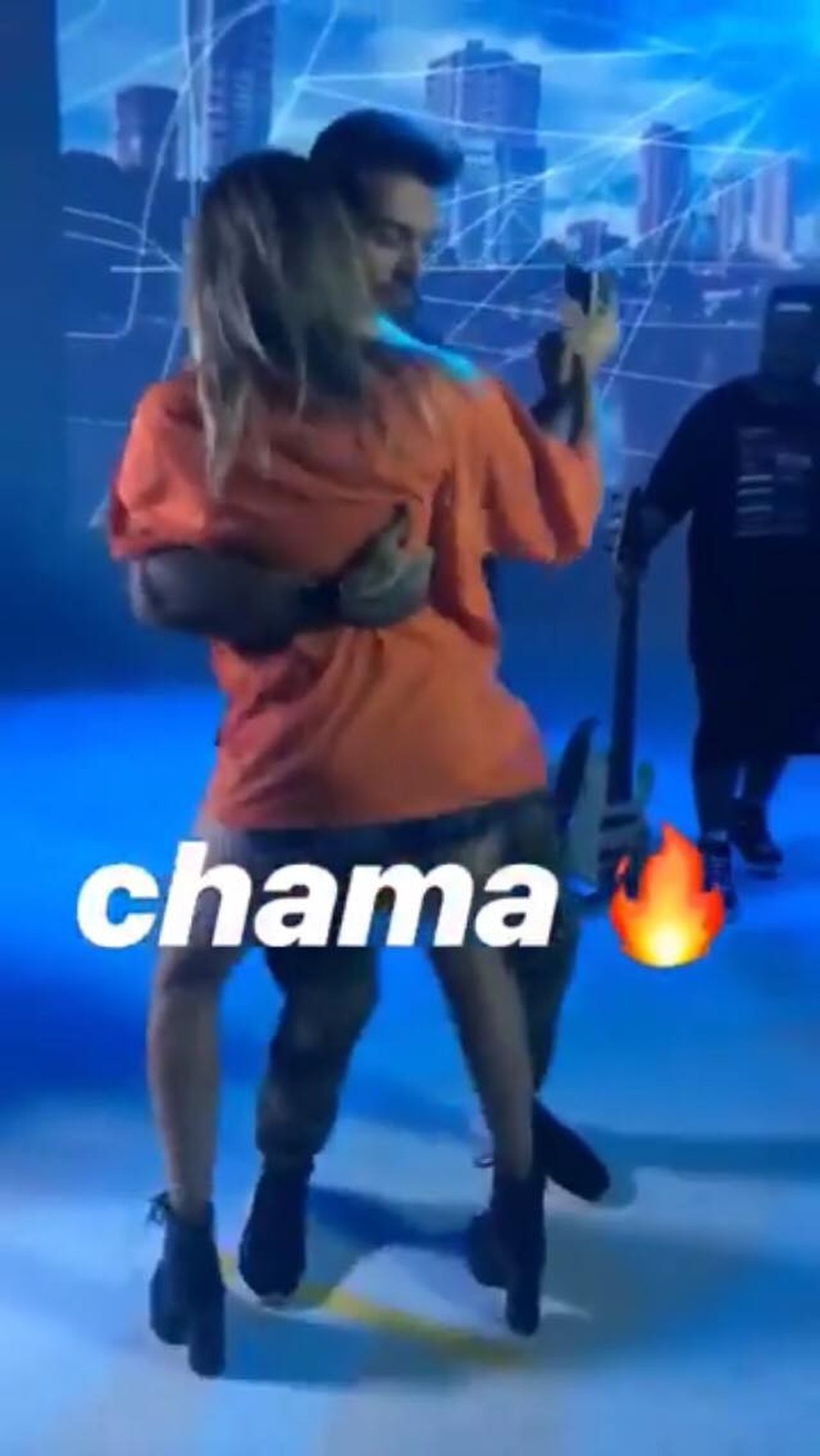 Lucas Lucco dança forró com Lorena Carvalho: 'Chama!'