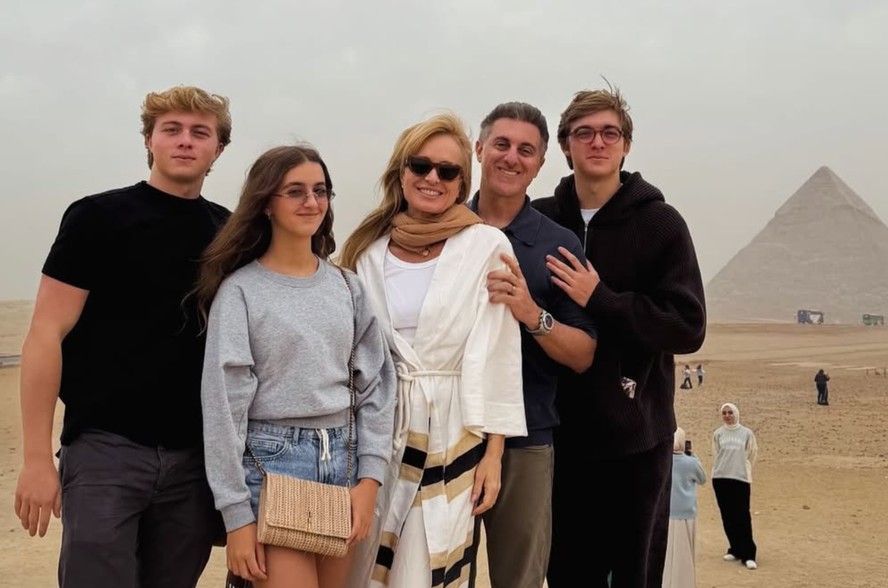 Angélica e Luciano Hulk curtem férias no Egito com os filhos