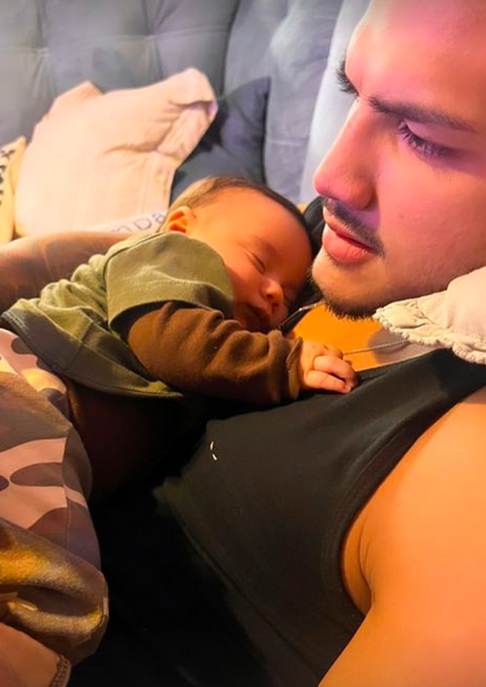 Petra Mattar aparece em fotos ao lado do pai de Makai