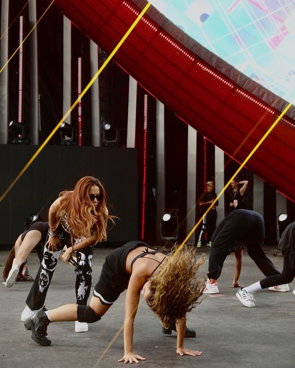 Anitta mostra ensaio para show no line-up de festival em Nova York