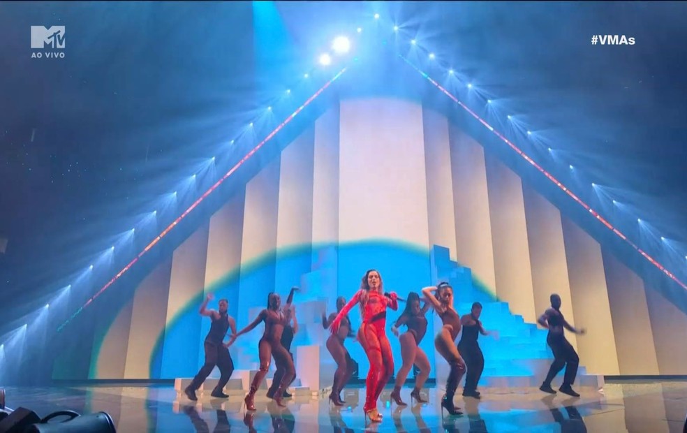 Anitta faz história com performance no palco do VMA 2022