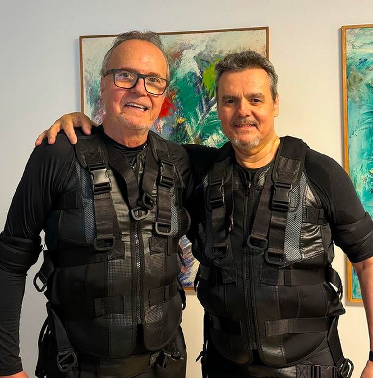 Cássio Gabus Mendes aparece em clique raro com o irmão Tato Gabus Mendes