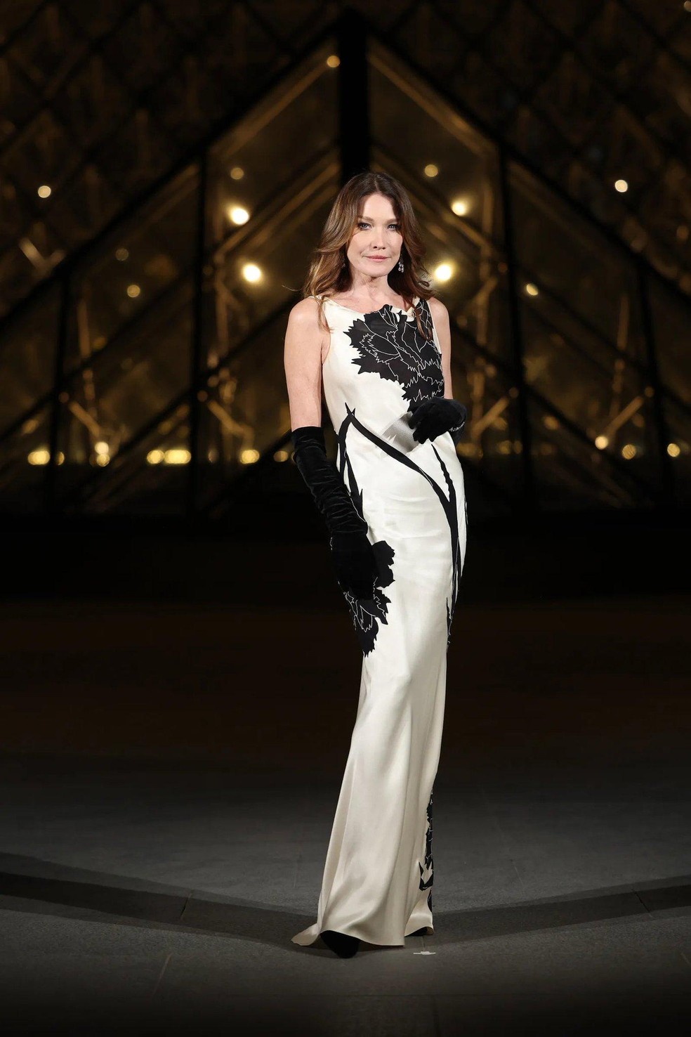 Gala do Louvre reúne famosas e fashionistas em Paris. Veja os melhores ...