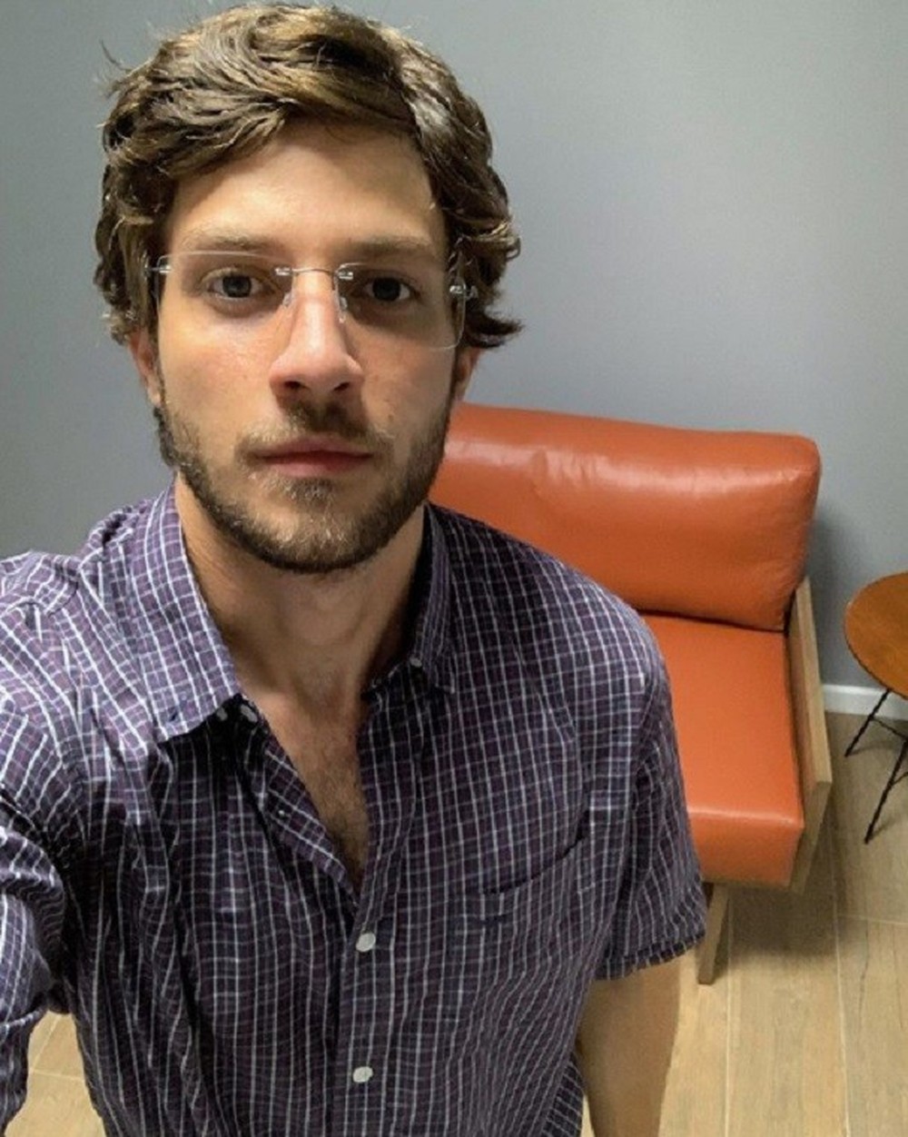 Laura Neiva se diverte com elogios ousados ao novo visual de Chay
