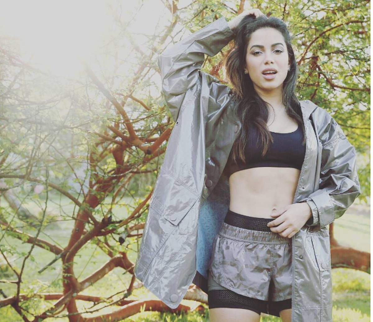 Anitta aposta em look sportwear e arranca elogios no Instagram