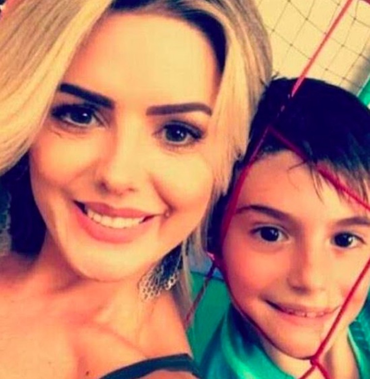 Mari Alexandre homenageia filho por aniversário de 10 anos