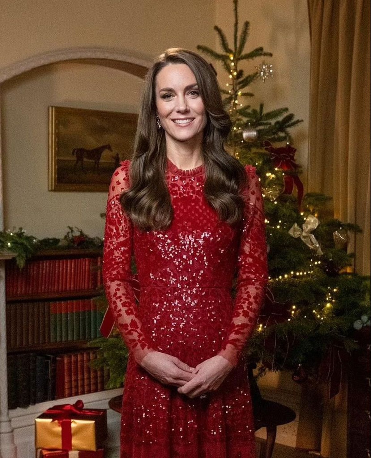 Deslumbrante, Kate Middleton repete look de R$2630 para evento de Natal