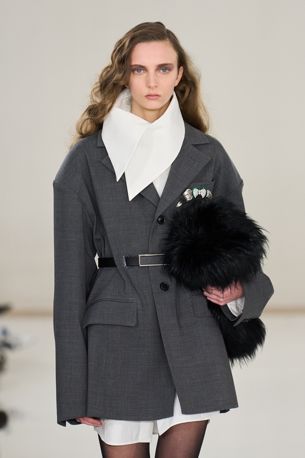 LFW: cinto rouba a cena nas passarelas com atualização no styling
