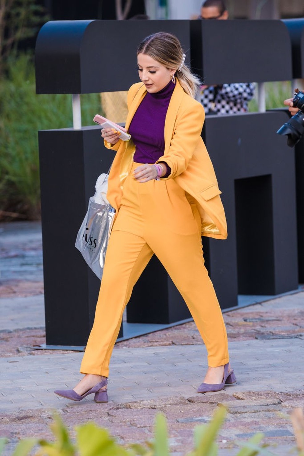 Amarelo com roxo (ou lavanda!) é a combinação da vez na moda