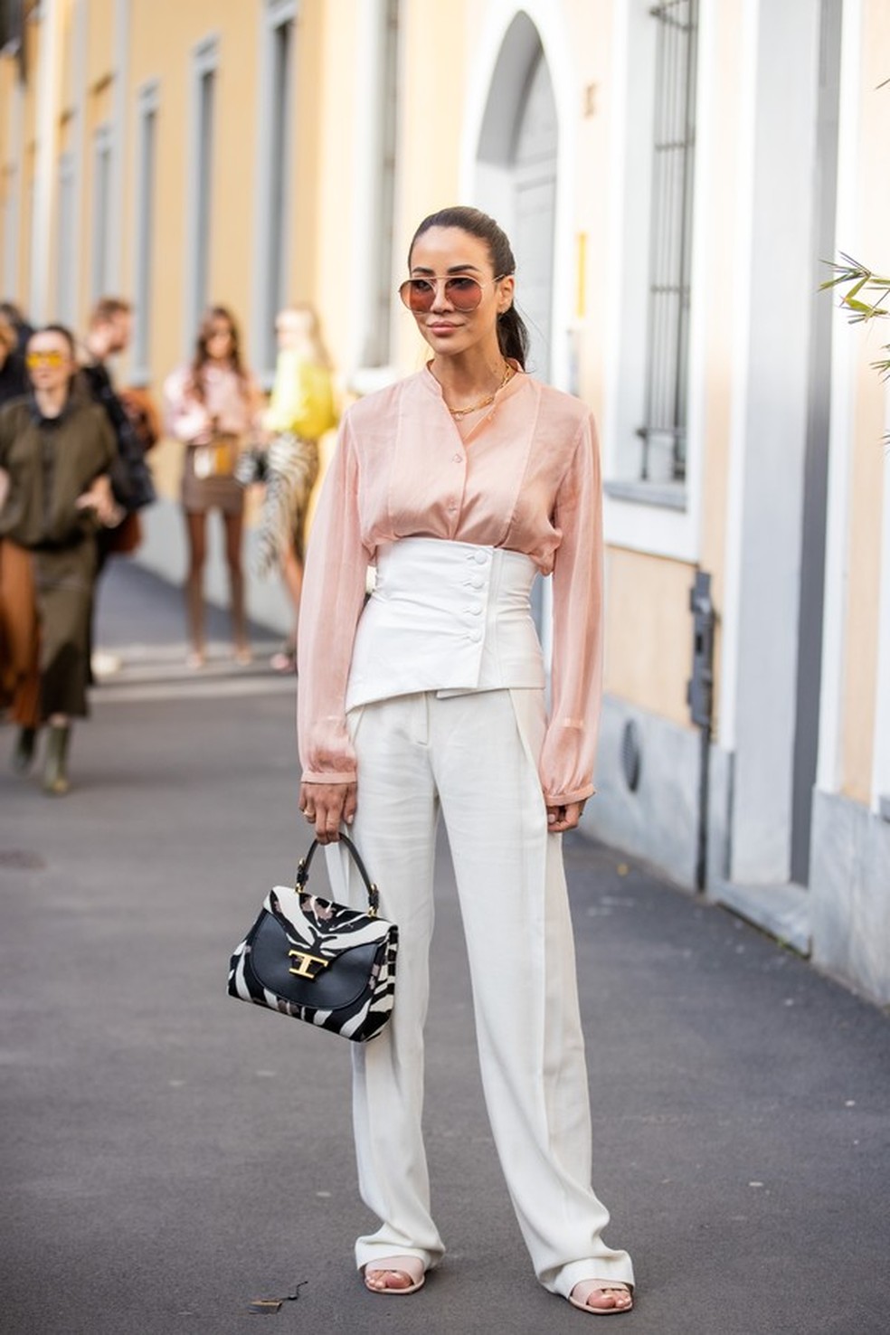 10 looks com camisa rosa para se inspirar em Gil do Vigor, do BBB21