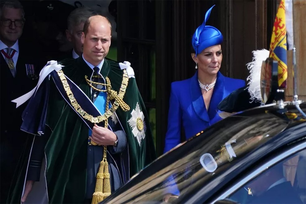 Kate Middleton usa look azul e colar cheio de significado na cerimônia ...