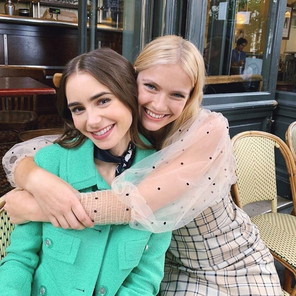 Precisamos falar sobre os looks perfeitos de Camille, da série Emily in ...