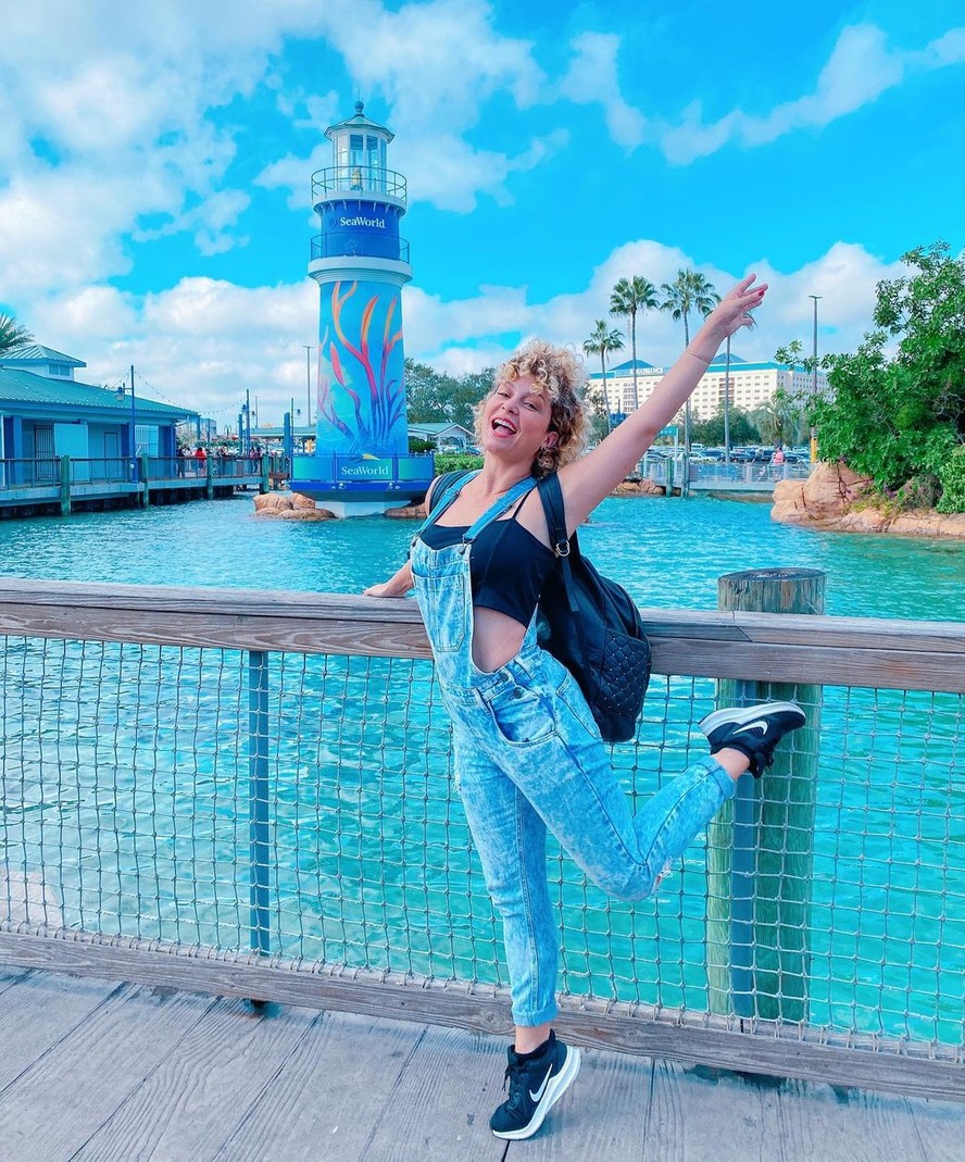 Barbara Borges curte os parques da Flórida; veja o álbum