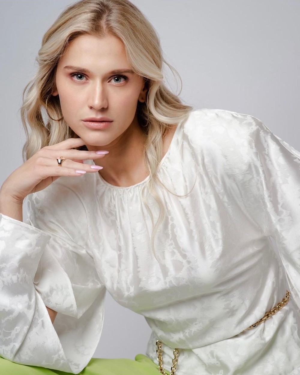 Celina Locks coordena visual com Ronaldo: 'Look com dia com Momo'