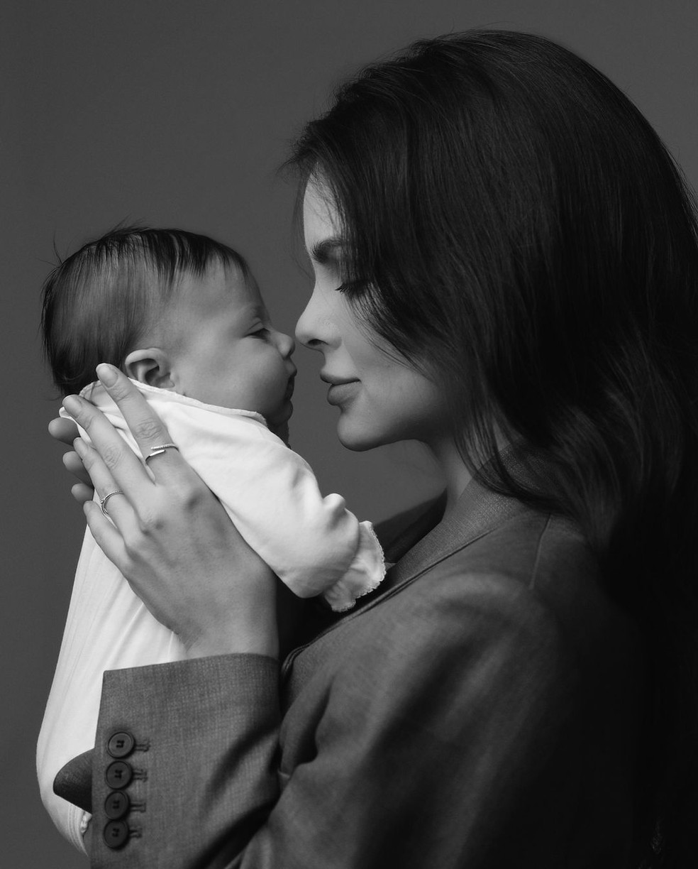 Amanda Kimberlly celebra dois meses da filha Helena com vídeo inédito