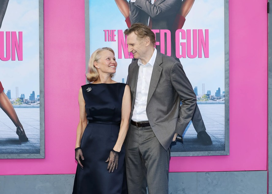 Pamela Anderson e Liam Neeson estão namorando, segundo revista