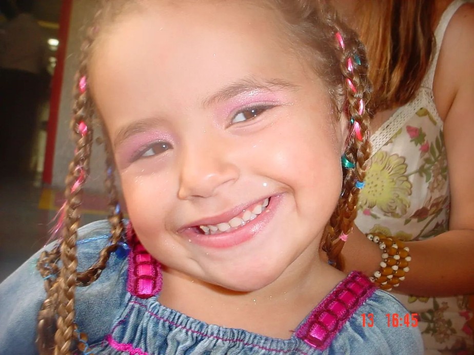 Maisa comemora 45 milhões de seguidores com foto antiga e arranca ...