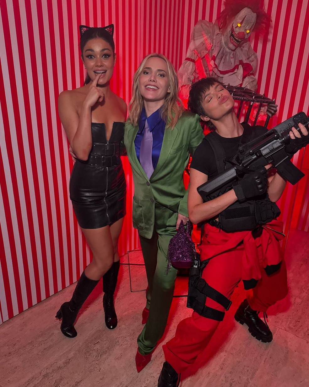 Leticia Colin posa com Sophie Charlotte e Agatha Moreira em festa de ...