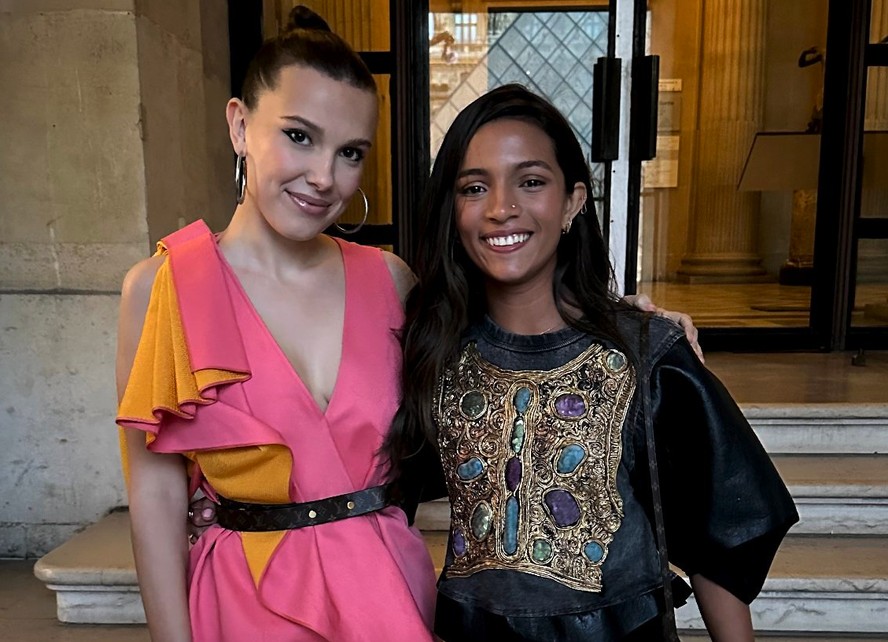 Rayssa Leal posta foto ao lado de Millie Bobby Brown: 'OMG!'