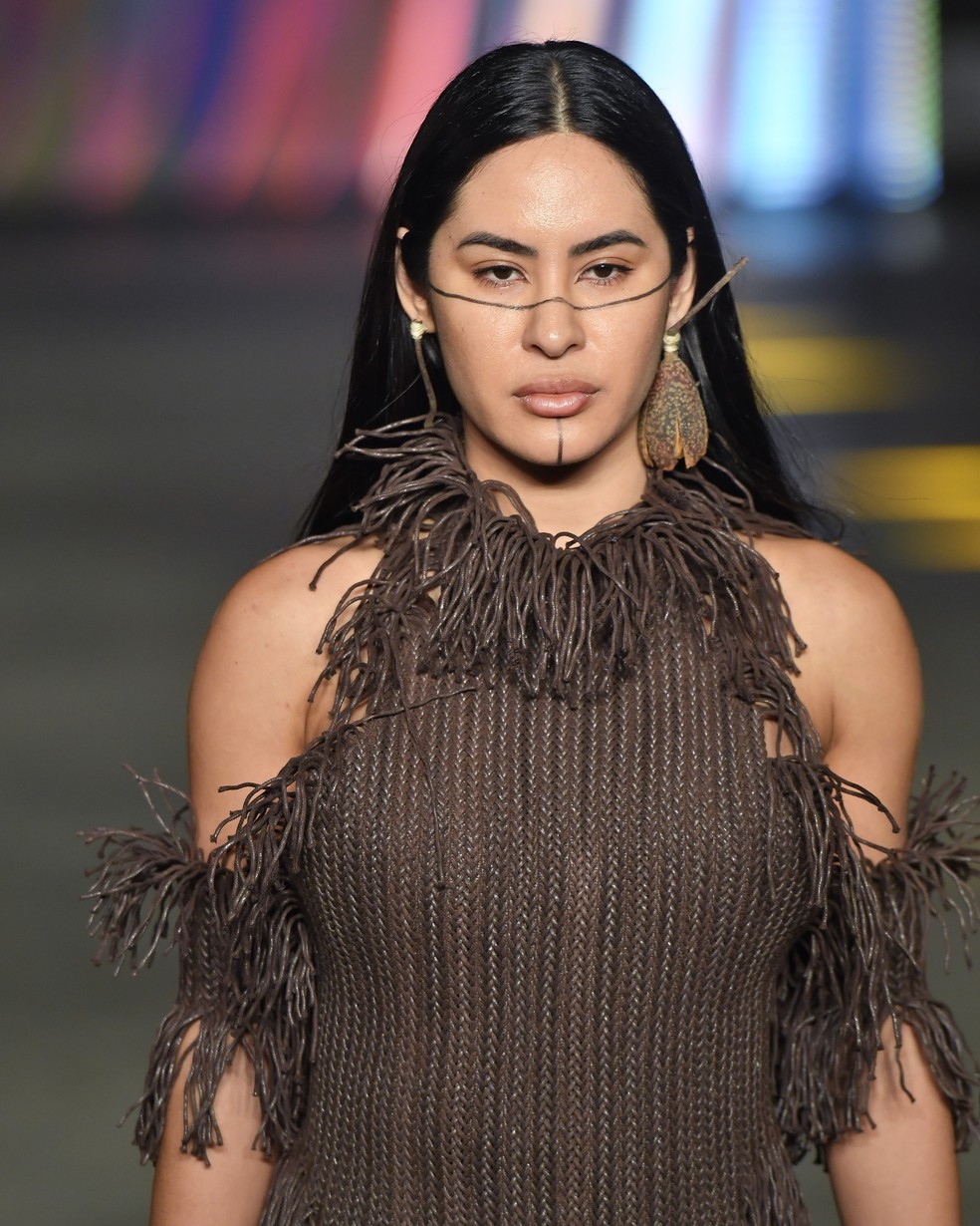 Maria Casadevall e Isabella Nogueira desfilam na Casa de Criadores