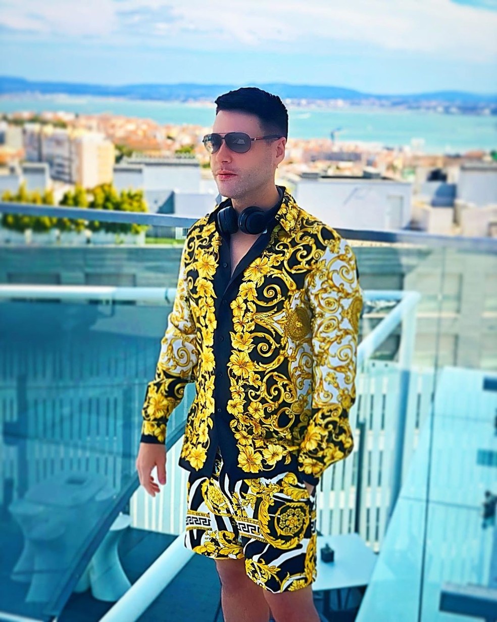 Luiz Bacci aposta em look grifado e faz apelo: 'Sem bullying nos ...