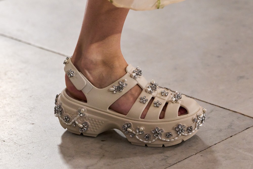 10 tendências de sapatos para a temporada, segundo as passarelas
