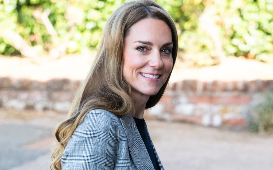 Kate Middleton aposta em look com homenagem a William para compromisso real