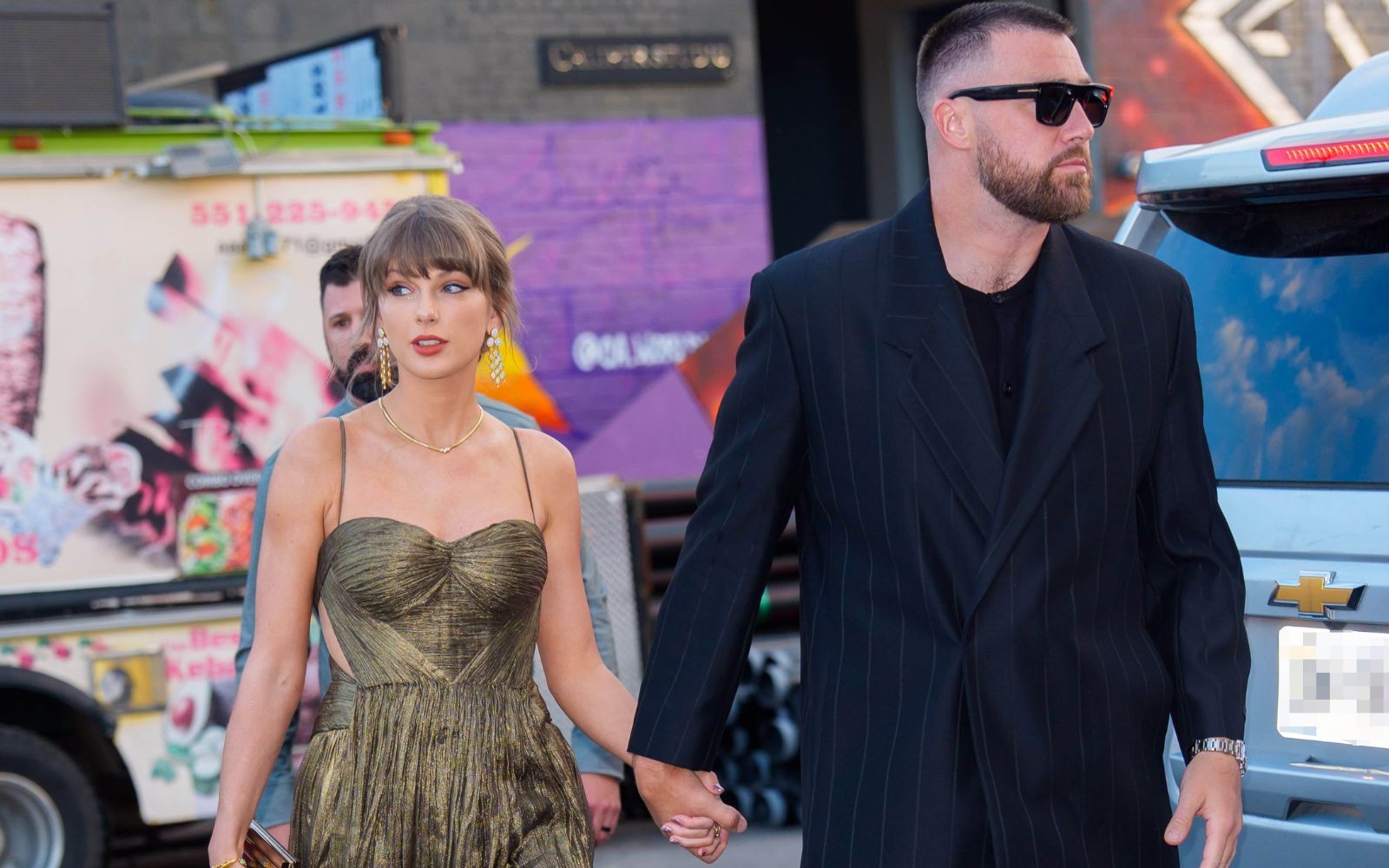 Taylor Swift usa joias da atriz Elizabeth Taylor avaliadas em R$ 600 mil