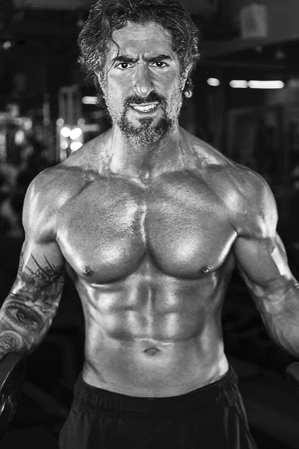 Marcos Mion compartilha ensaio na academia: 'Pra me inspirar de novo'