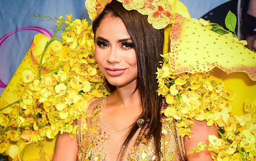 O carnaval de Lexa: todos os detalhes por trás de suas produções de beleza