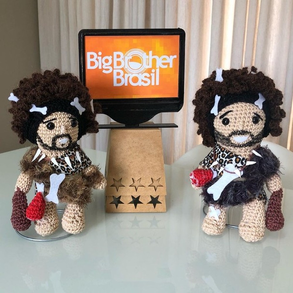Artista transforma melhores momentos do BBB em bonecos de crochê