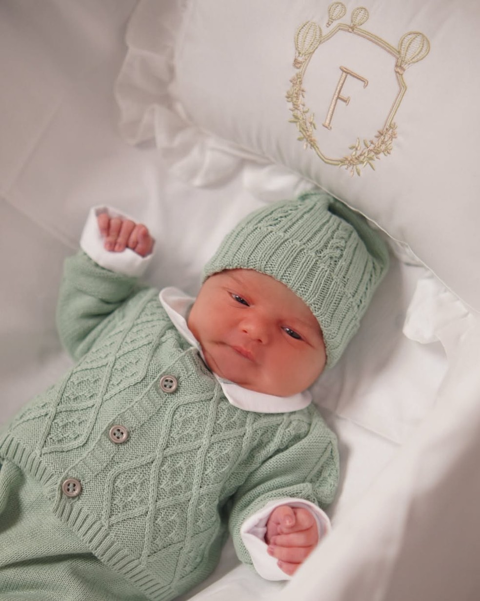 Gabriella Mustafá mostra rosto do filho pela primeira vez; confira álbum