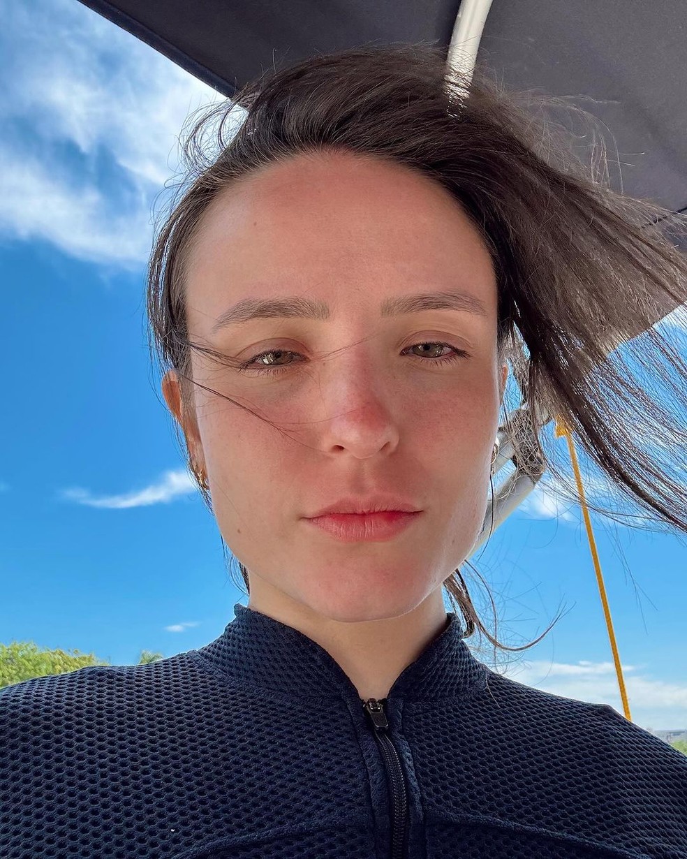 Larissa Manoela faz resumo do mês e brinca: 'Teve de tudo'