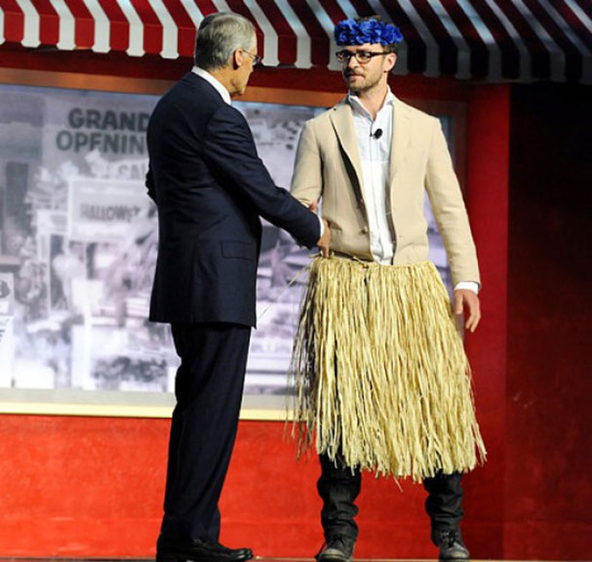 Justin Timberlake adota look de Hula-Hula