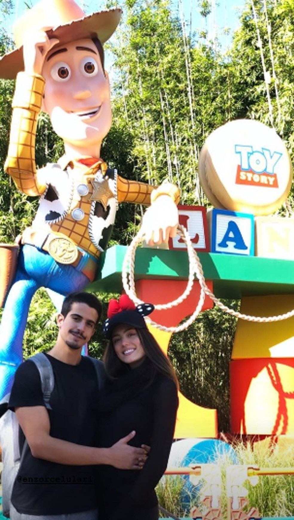 Enzo Celulari aproveita a Disney com a namorada: 'Voltando a ser criança'