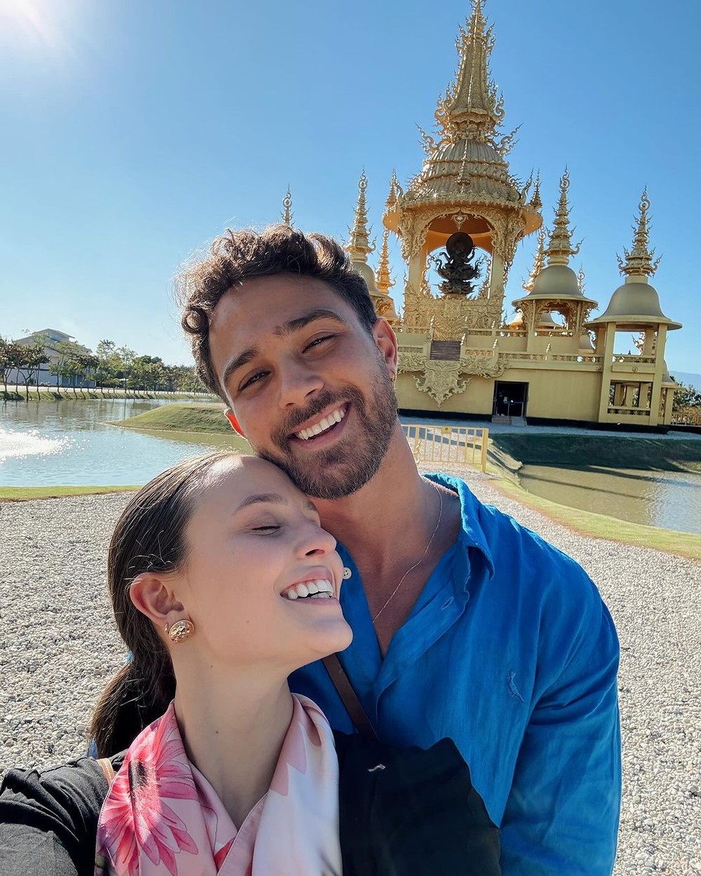 Larissa Manoela surge em clima de romance com André Luiz Frambach em ...