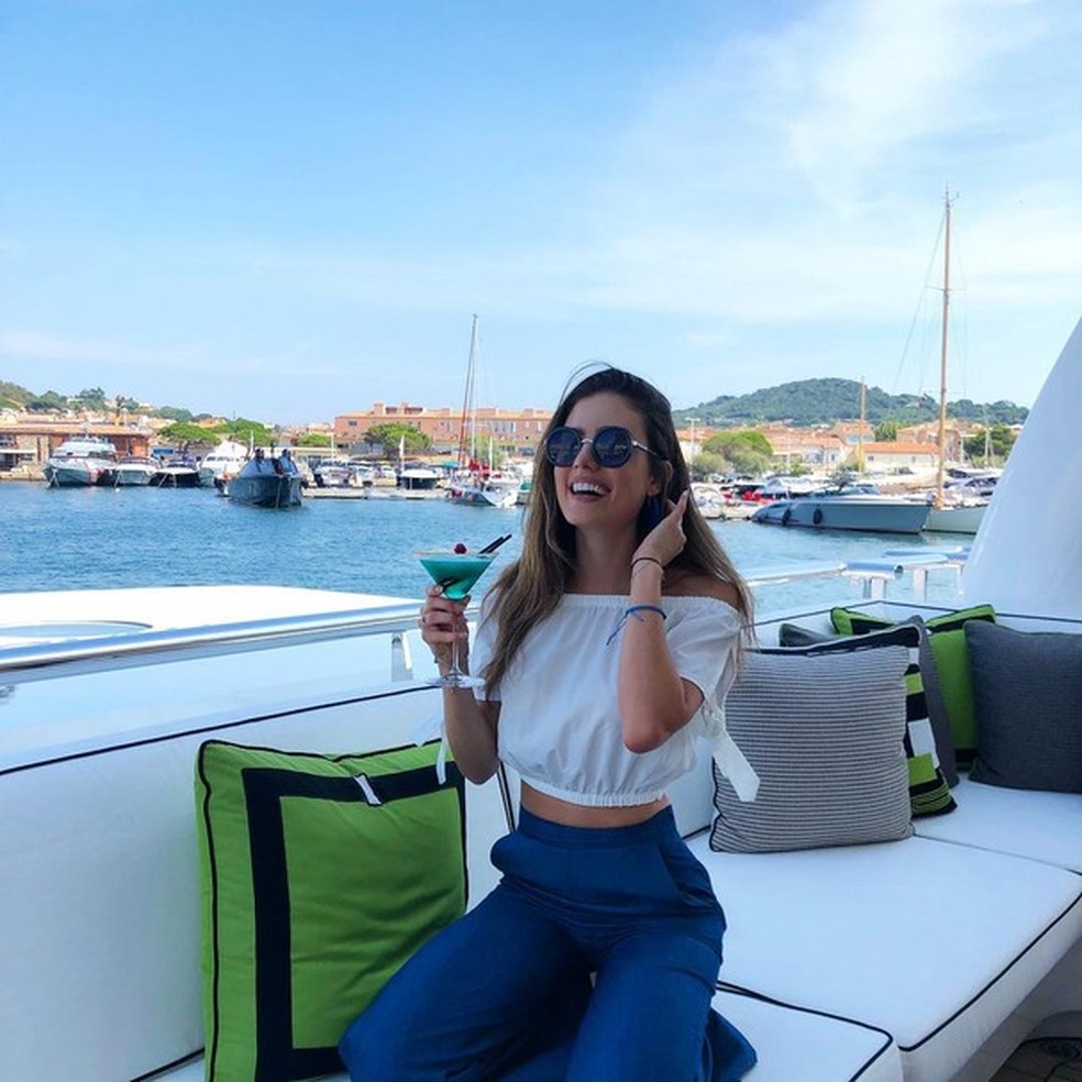 Victória Grendene se despede da França após temporada em Saint-Tropez