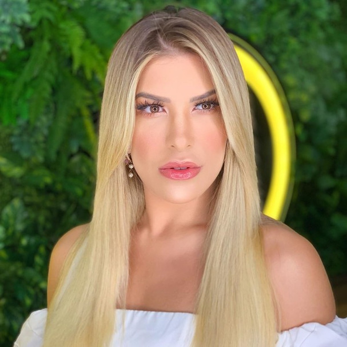 Léo Santana comenta novo visual de Lorena Improta e agita as redes