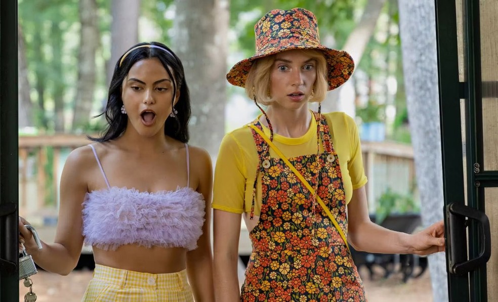 Camila Mendes e Maya Hawke resgatam memórias de colégio para 'Justiceiras'
