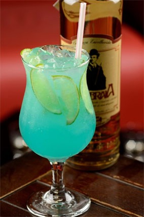 No Dia da Cachaça, aprenda três drinks com a bebida
