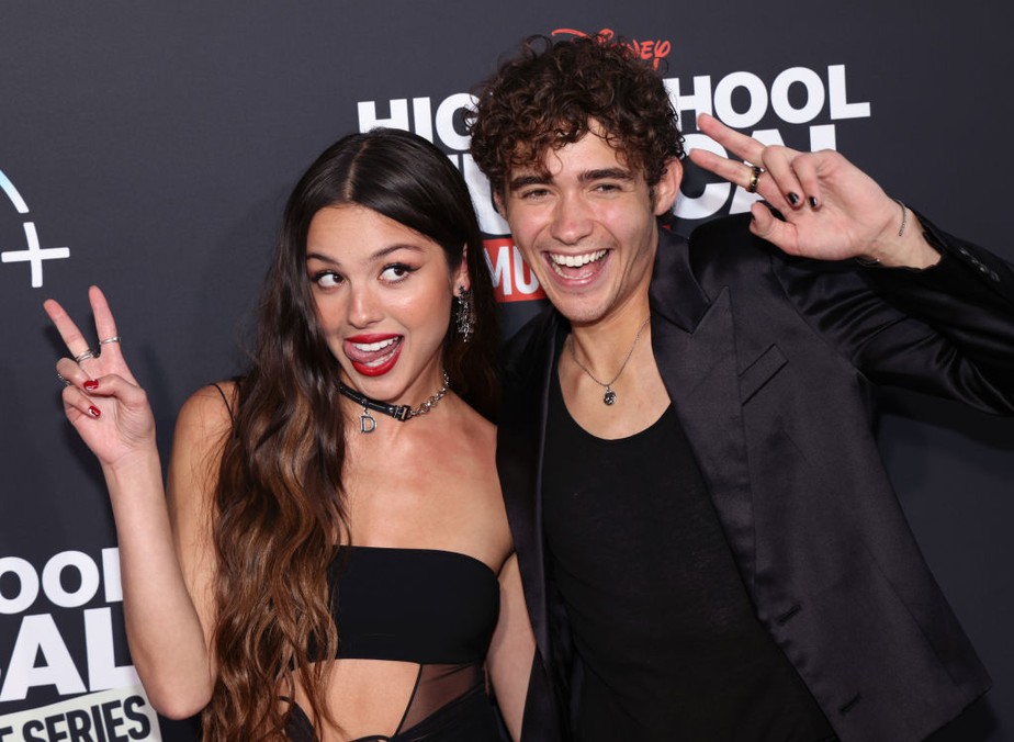 Olivia Rodrigo e Joshua Bassett surgem juntos em première de "High ...