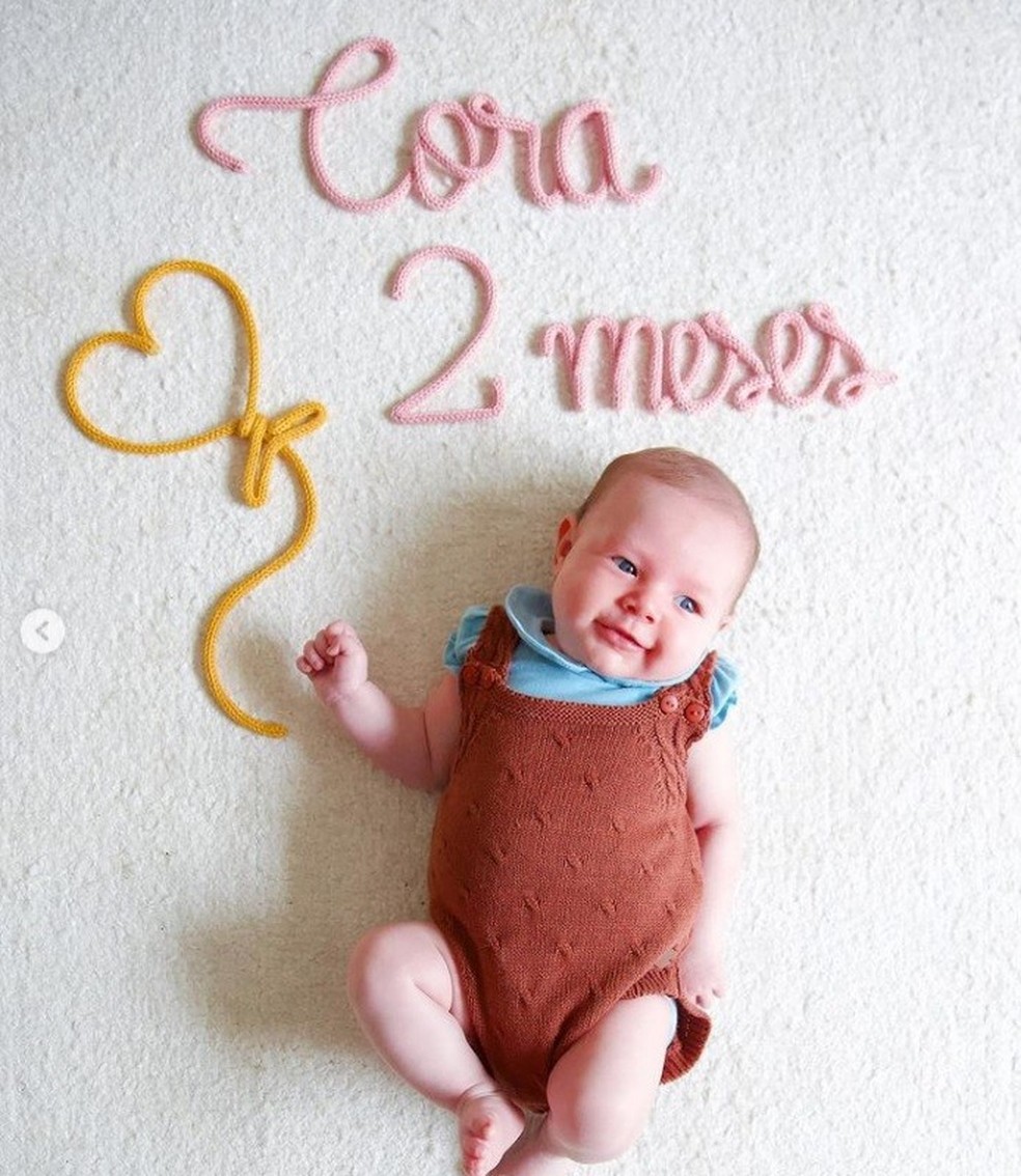 Julia Faria comemora 2 meses de Cora