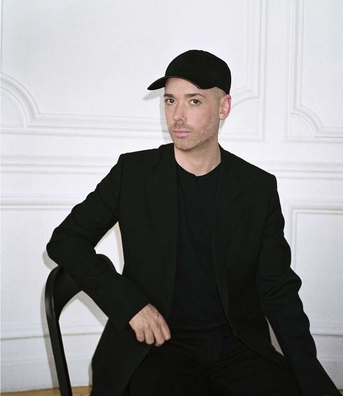 Thom Walker, diretor criativo de maquiagem da Givenchy, compartilha ...