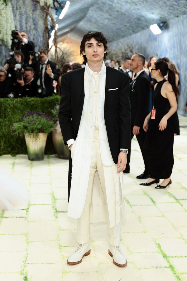 Ator de 'Stranger Things', Finn Wolfhard marca presença no Met Gala 2026