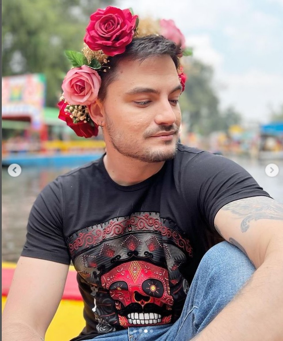 Felipe Neto abre álbum de viagem ao México